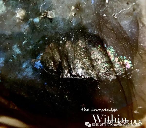 拉长石Labradorite：“经历灵魂暗夜时，换个角度，就能重新看见爱与光” | 水晶矿石与瑜伽 - 知乎