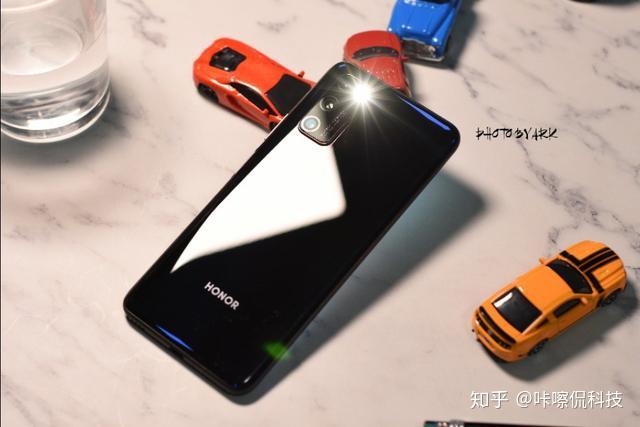 荣耀V30 PRO幻夜星河首发上手！低调不失炫酷，麒麟990 5G很稳？ - 知乎