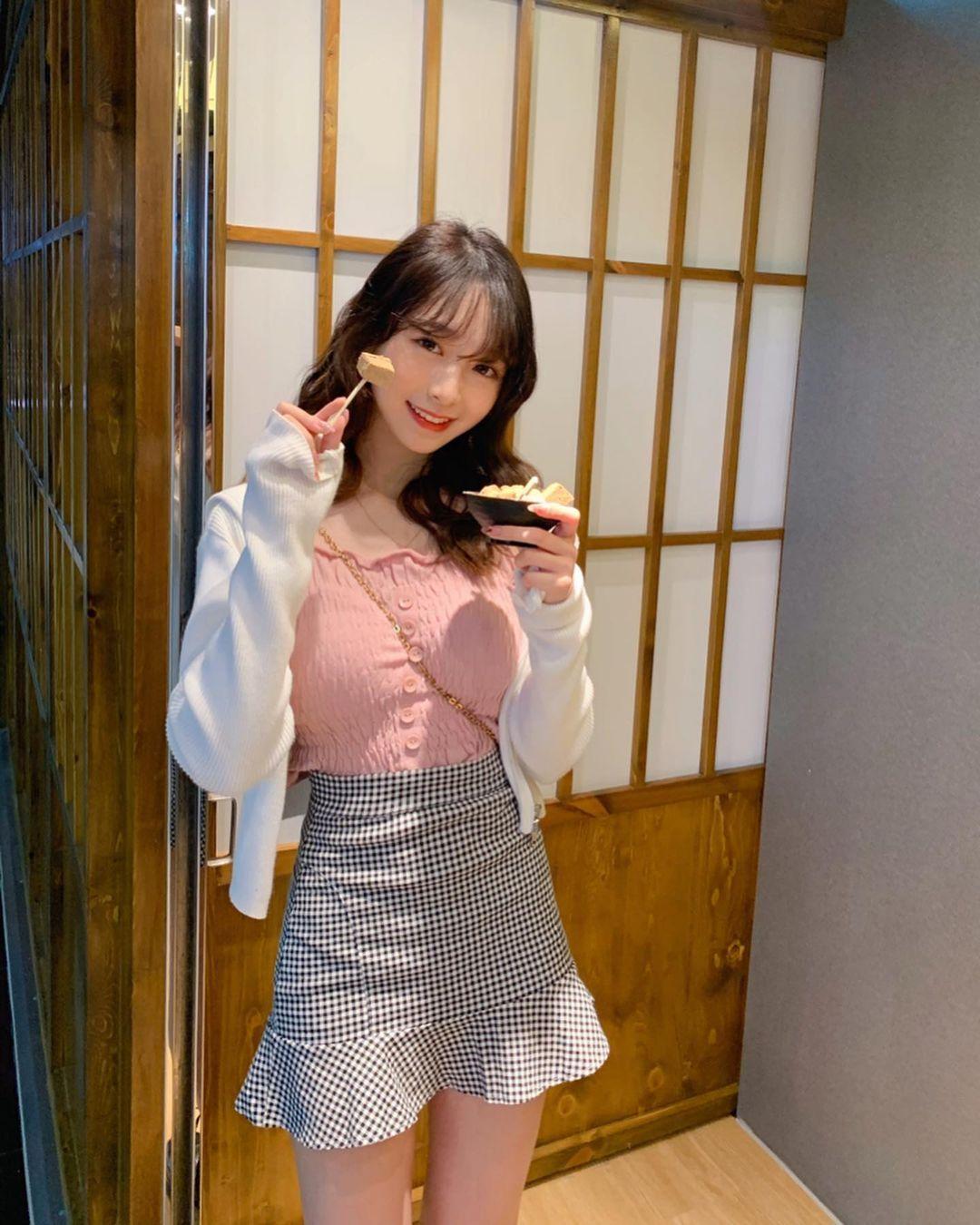 香港正妹「Coco Wong」笑起来好甜，举手投足超有女朋友feel！ - 知乎