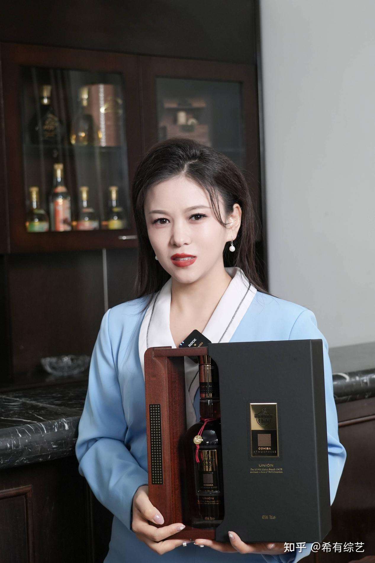 主持人刘美希时尚工作写真曝光 优雅清新气质魅力百变 - 知乎