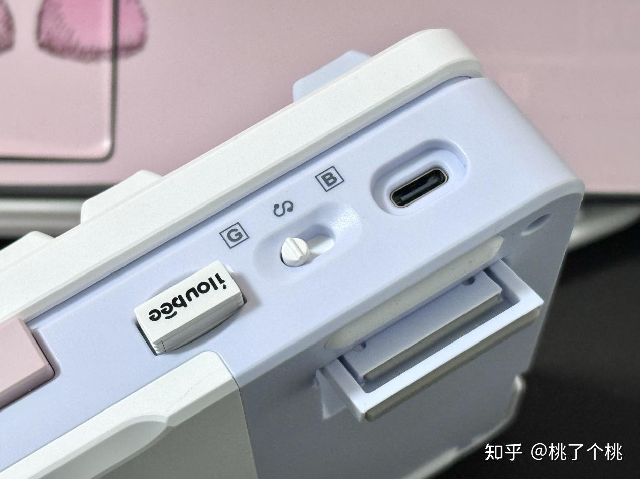 学生党首选机械键盘 | ilovebee b98三模机械键盘测评：高颜值实力派，清脆悦耳不扰民