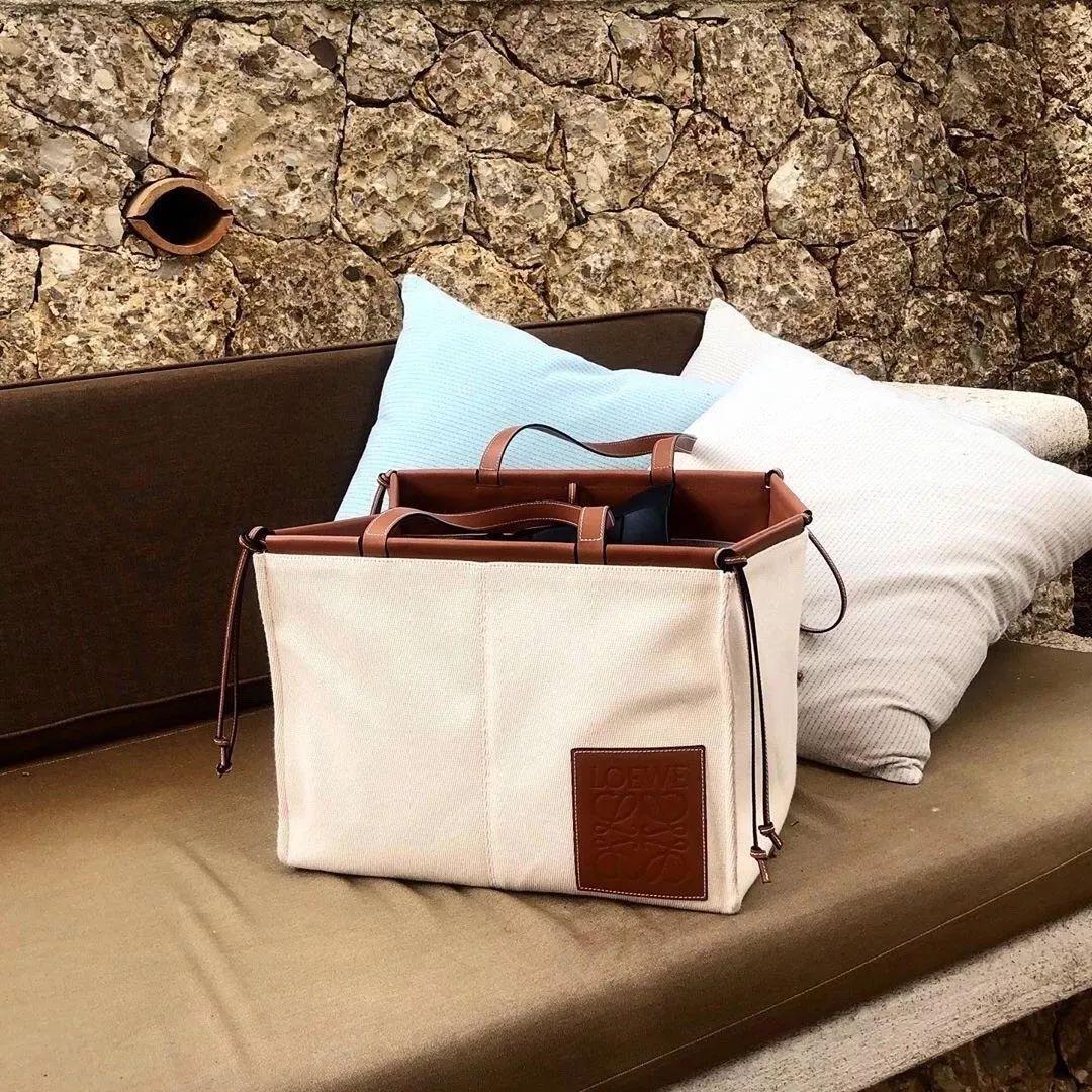 LOEWE 一口气更新 200 款新包 会买包的人已经悄悄下单了 - 知乎