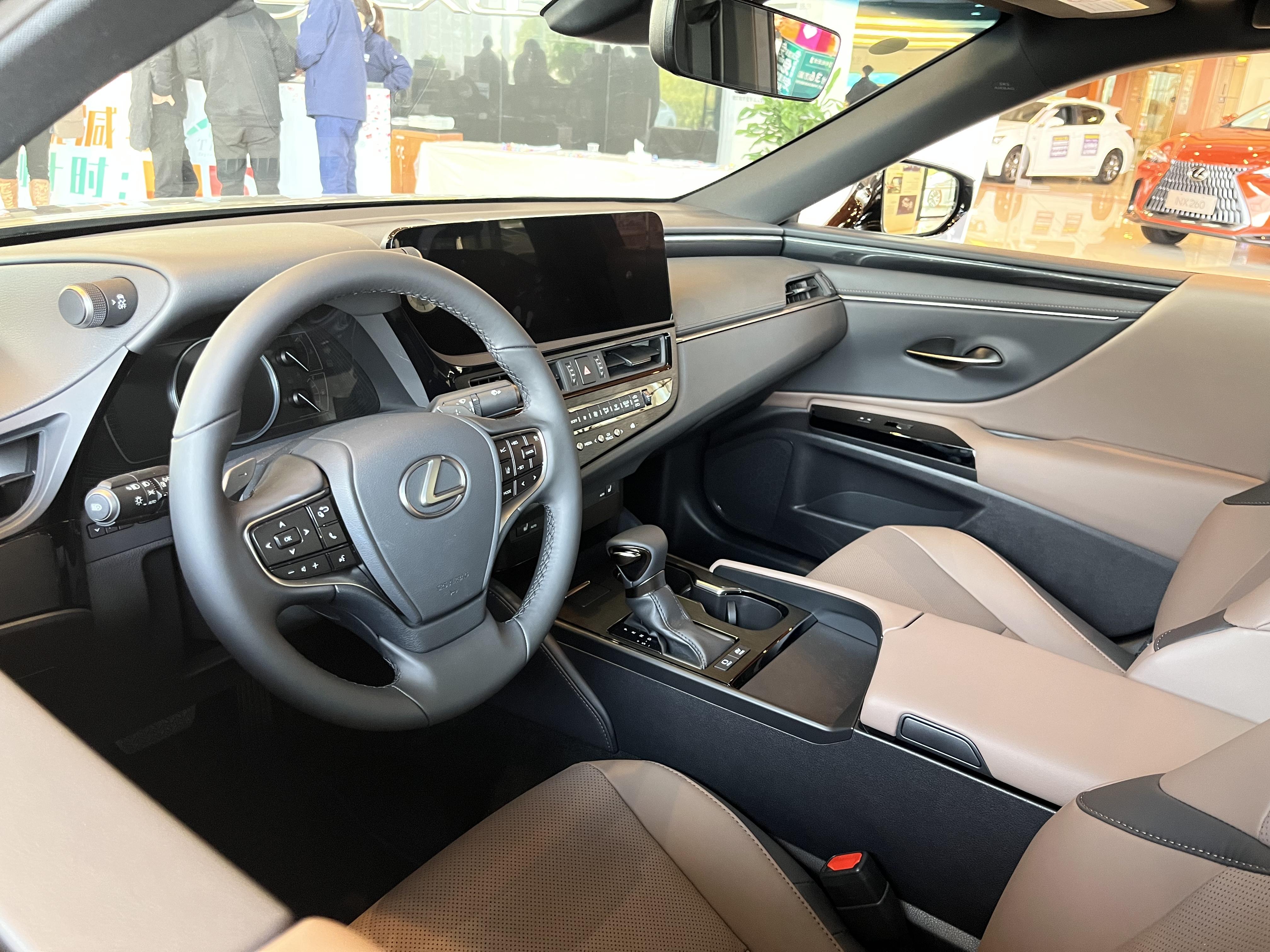 雷克萨斯ES300h是女孩子理想首选车型 - 知乎