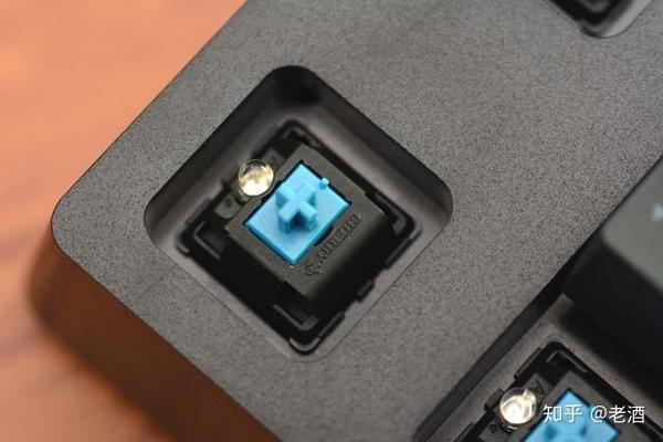 CHERRY轴键盘阵营全能SR英雄体验，雷柏V808 - 知乎