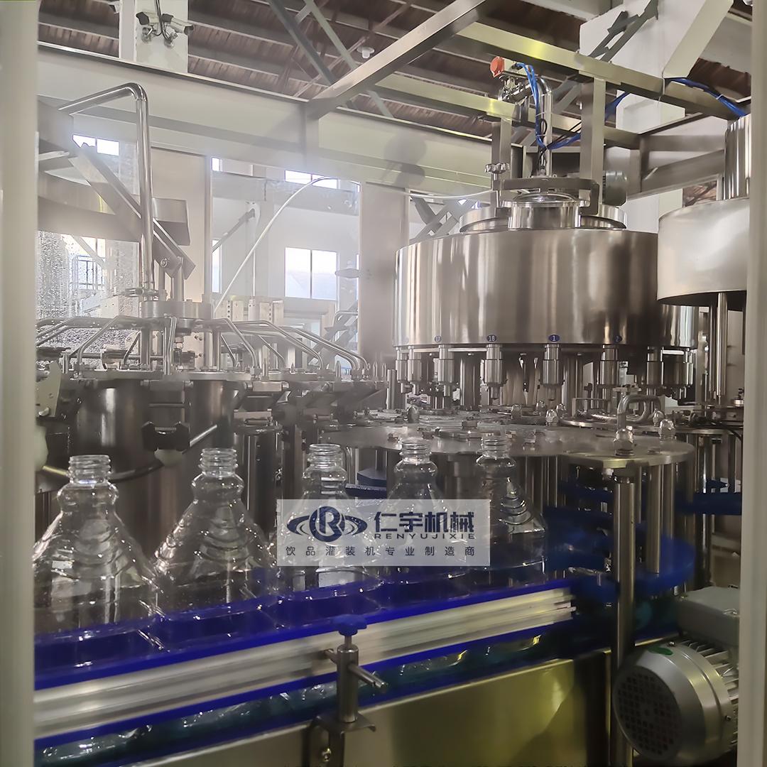 全自动三合一饮料灌装机 果汁饮料灌装设备 含气碳酸饮料灌装机 - 知乎