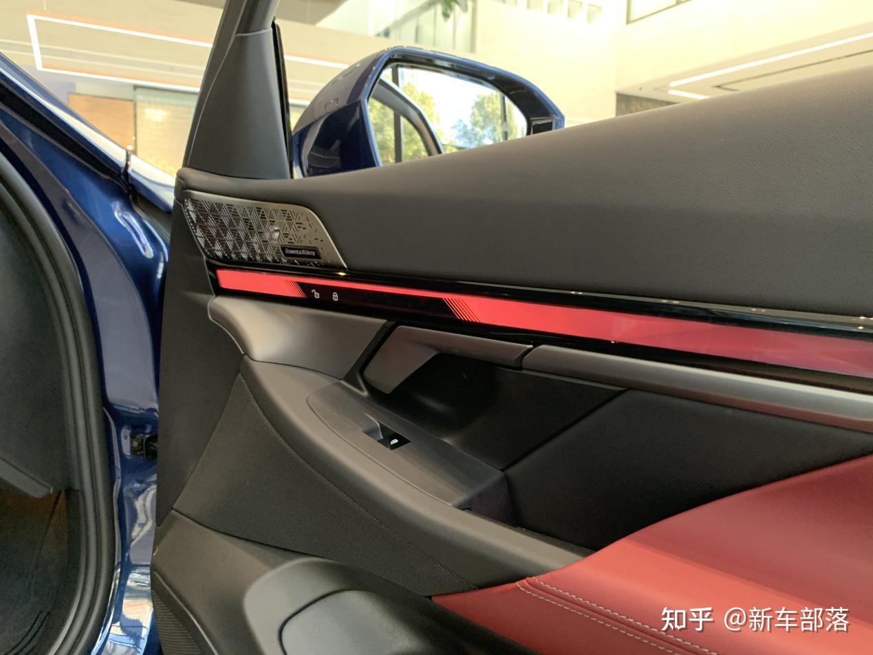 内饰向7系看齐，全新宝马5系到店实拍，选它还是奔驰E级？ - 知乎