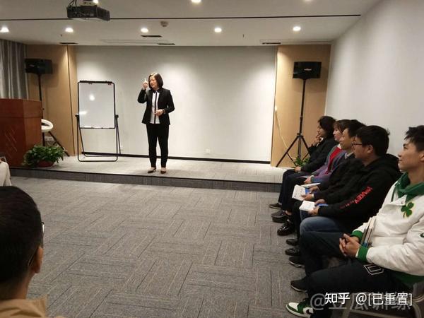 怎么克服当众讲话紧张 知乎