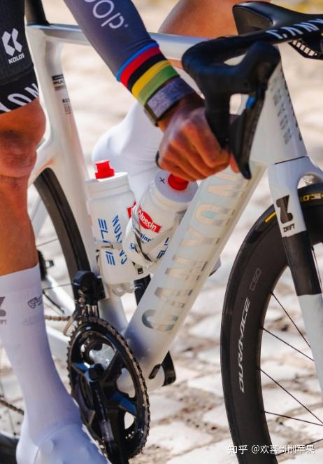 范德普尔全新 Aeroad CFR Tensor 自行车亮相巴黎-鲁贝赛 - 知乎