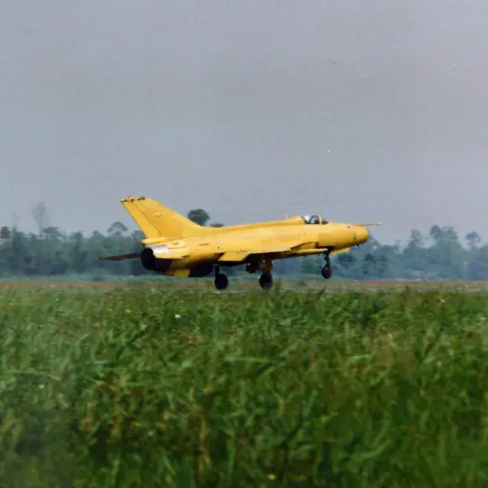 “魔改”歼7E首飞三十年，你不曾知道的前世今生 - 知乎