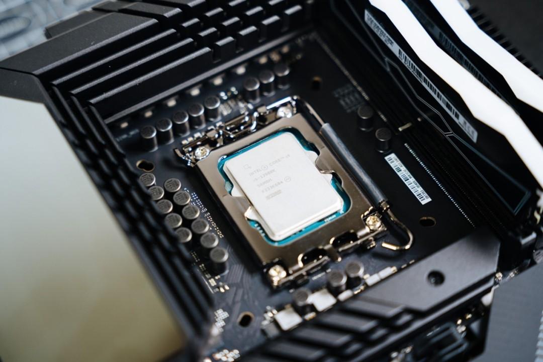 英特尔Core i9-13900K与Core i5-13600K首发评测：游戏新王诞生 - 知乎