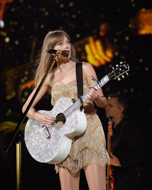 Taylor Swift《时代巡回演唱会》时尚造型盘点 知乎