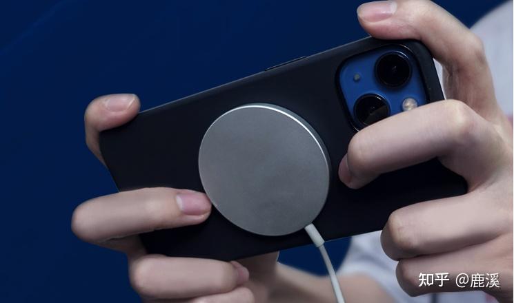 MagSafe 三合一无线充电器好用吗，哪一款值得推荐？