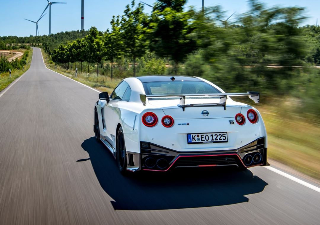 GTR R35不光是超跑杀手，更振兴了身陷泥潭的日产？ - 知乎