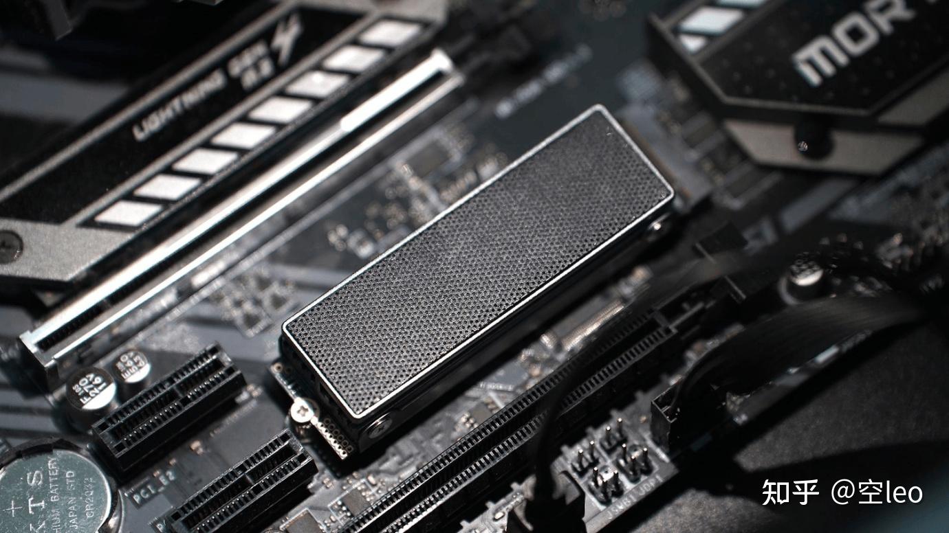 不尬吹，ORICO 的固态硬盘确实有质的变化——出厂自带散热马甲的ORICO OSC 体验更上一层楼 - 知乎