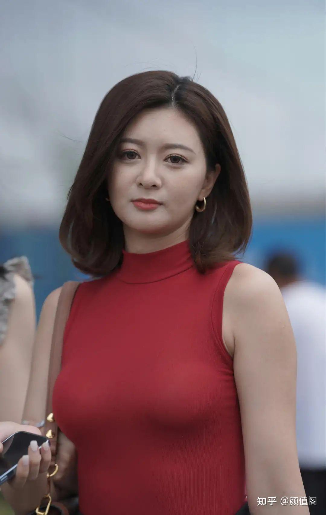 大胸熟女,黑色超短裙穿搭,分享第10集 知乎