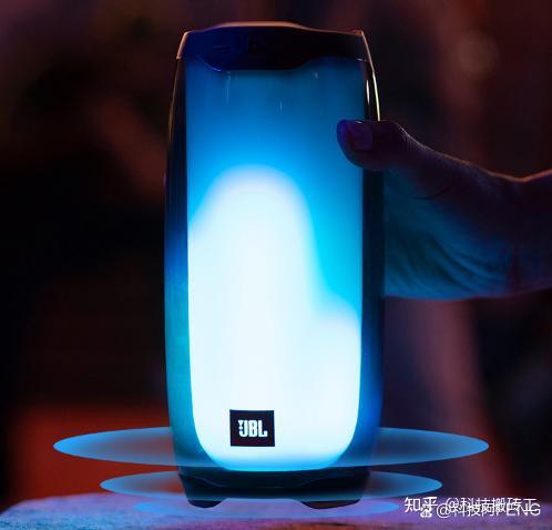 独具个性的音响？震撼音效+脉动炫彩，JBLPULSE4不愧为音乐神器！ - 知乎