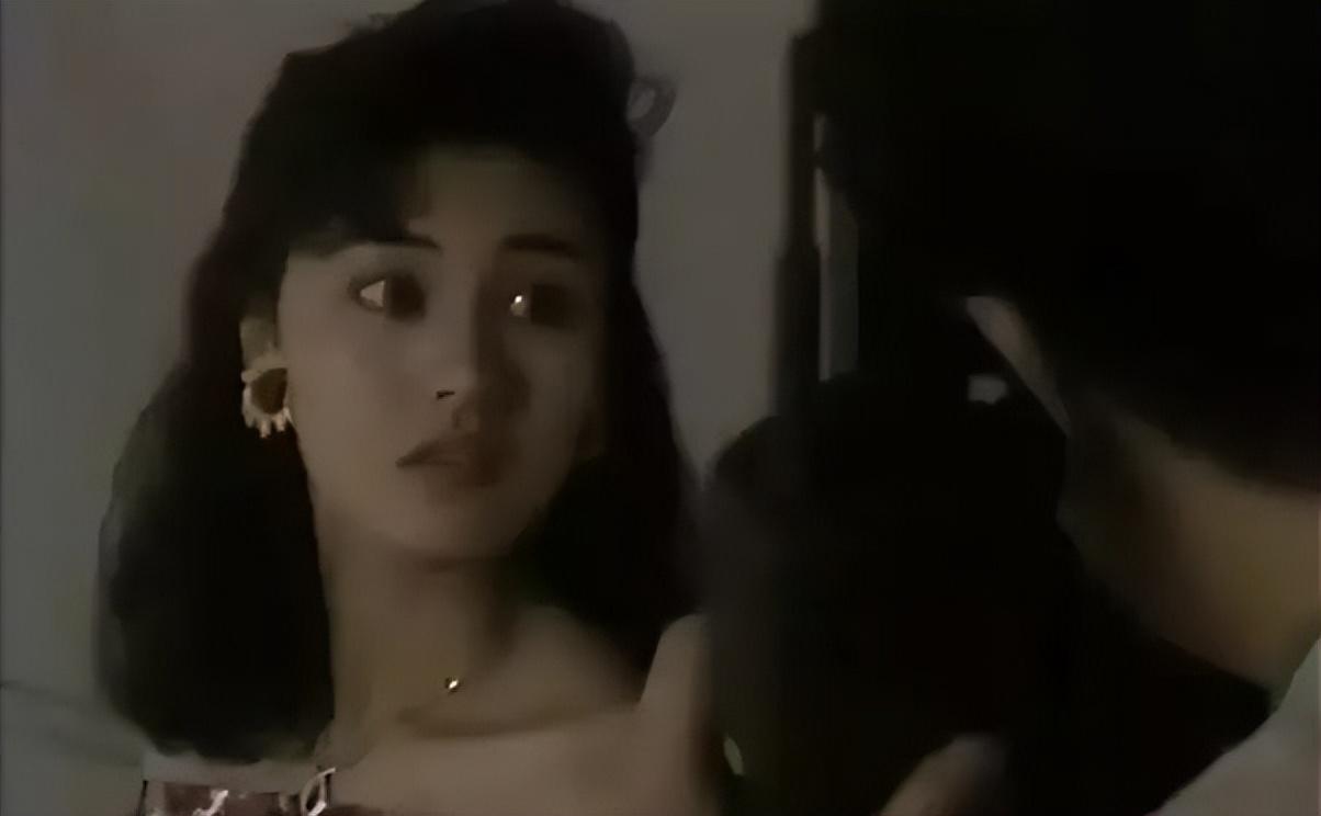 “木头美人”李嘉欣的复杂情史：出走半生，归来仍嫁富豪 - 知乎