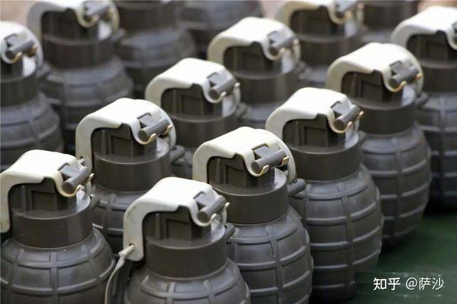 畅销全世界的中国无柄手榴弹：解放军现役的82-2式手榴弹 - 知乎