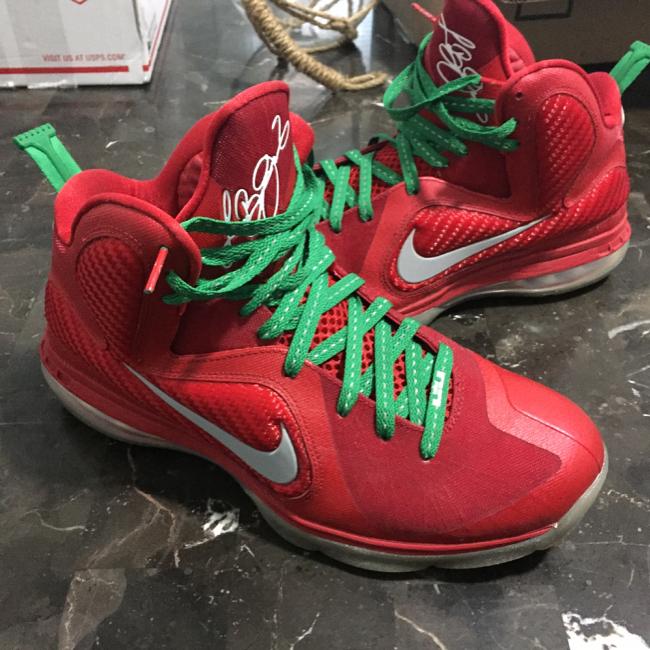 毒App丨不止有红绿配色！圣诞鞋款哪双是你的菜？ - 知乎