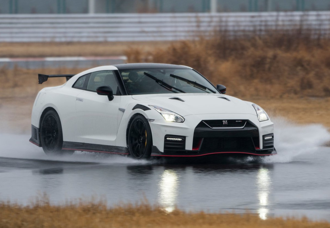 GTR R35不光是超跑杀手，更振兴了身陷泥潭的日产？ - 知乎