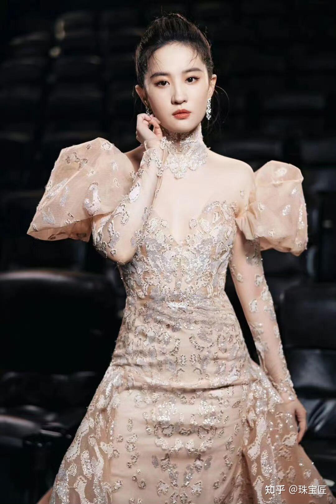 165ct！宝格丽：这次够大了吗！刘亦菲霸屏VOGUE，5亿蓝宝石终于抢镜成功！ - 知乎