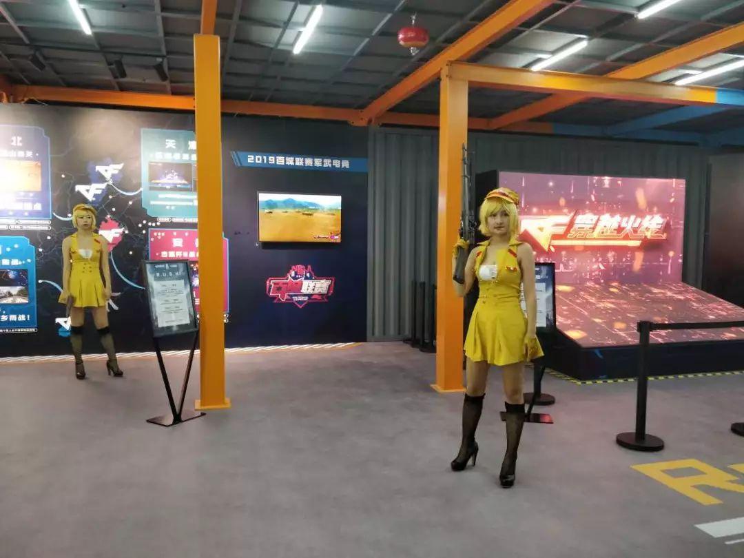 CF：CJ现场Coser质量堪忧，灵狐者服装太黄，一股岛国既视感 - 知乎