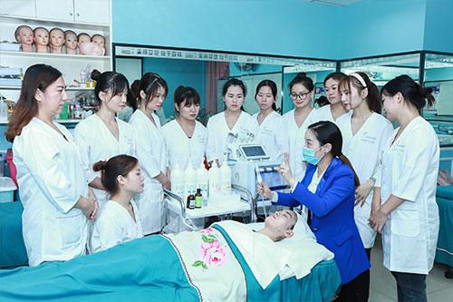 学美容到美容店里能学好吗?我想去学,可是不知道会教吗 知乎