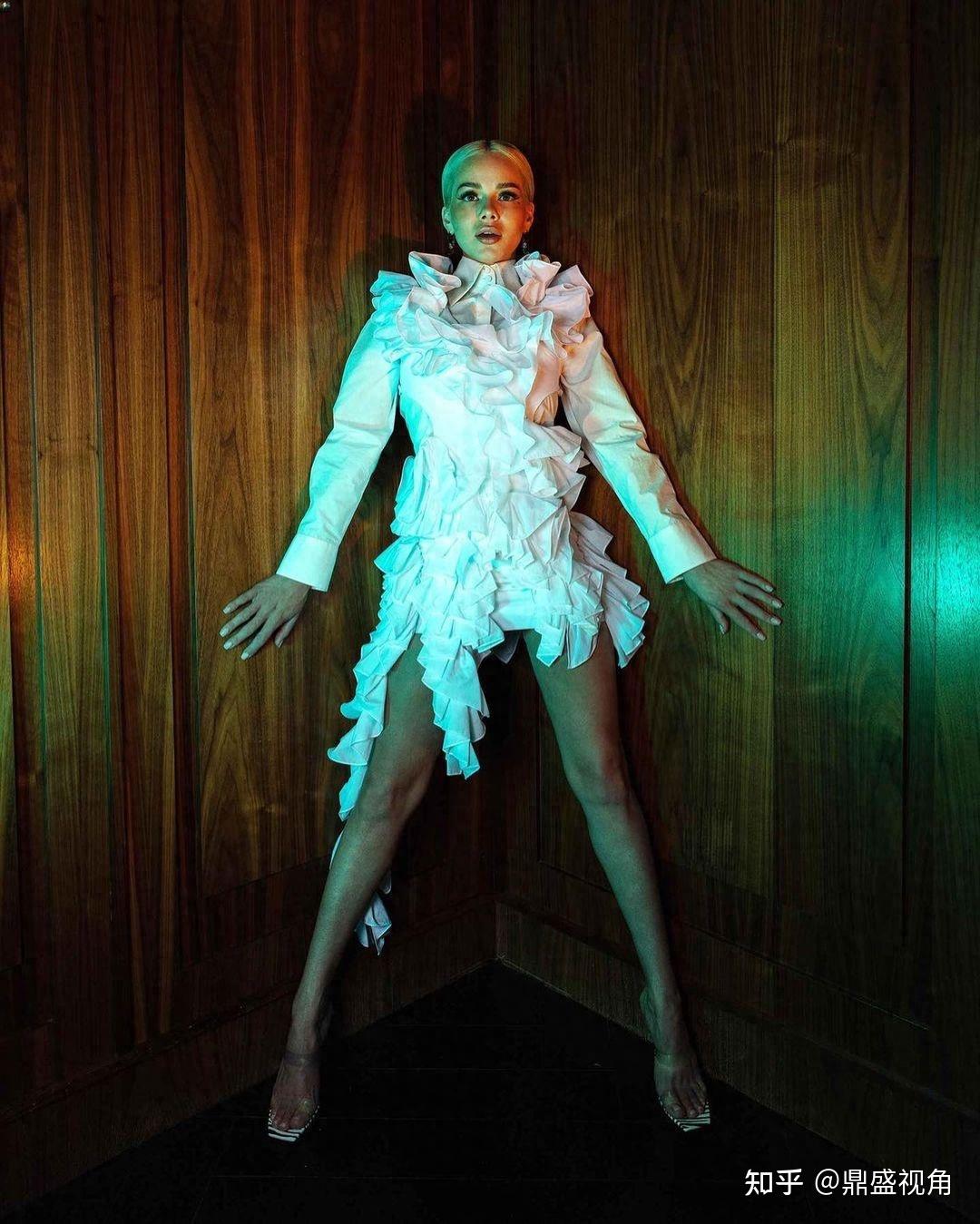 艾尔莎·吉恩 (Elsa Jean)完美容颜下，超有爱心的女神（多图） - 知乎