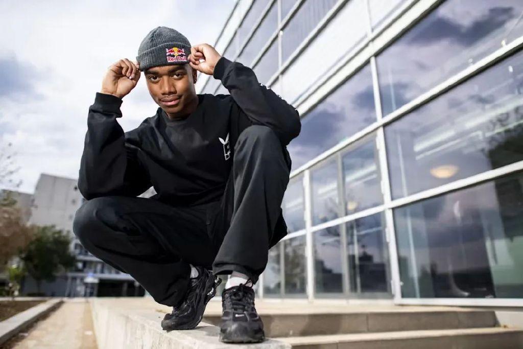 21岁的Bboy Lee 舞龄19年，2岁能倒立，他是如何赢在起跑线上的？ - 知乎