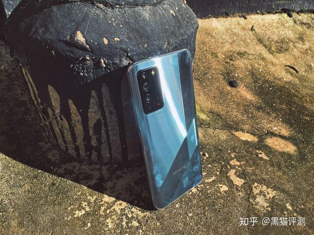暴力解锁100%性能！90Hz+麒麟820+180Hz，荣耀X10全面评测 - 知乎