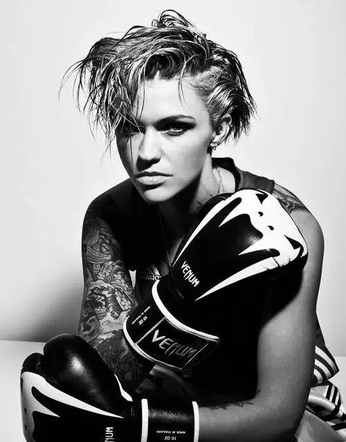 这个全球最帅的女生，粉丝居然是吴彦祖33倍，快要把全世界都掰弯了！ - 知乎