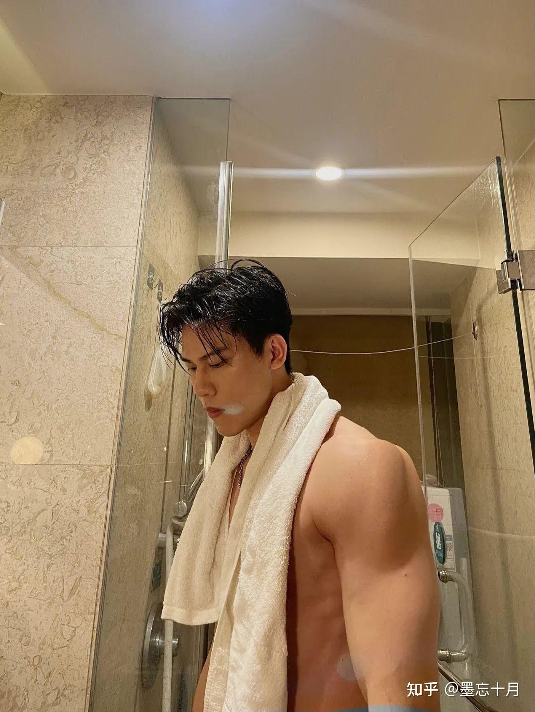 188cm广东高颜值猛男，浴室照片曝光超诱惑…… - 知乎