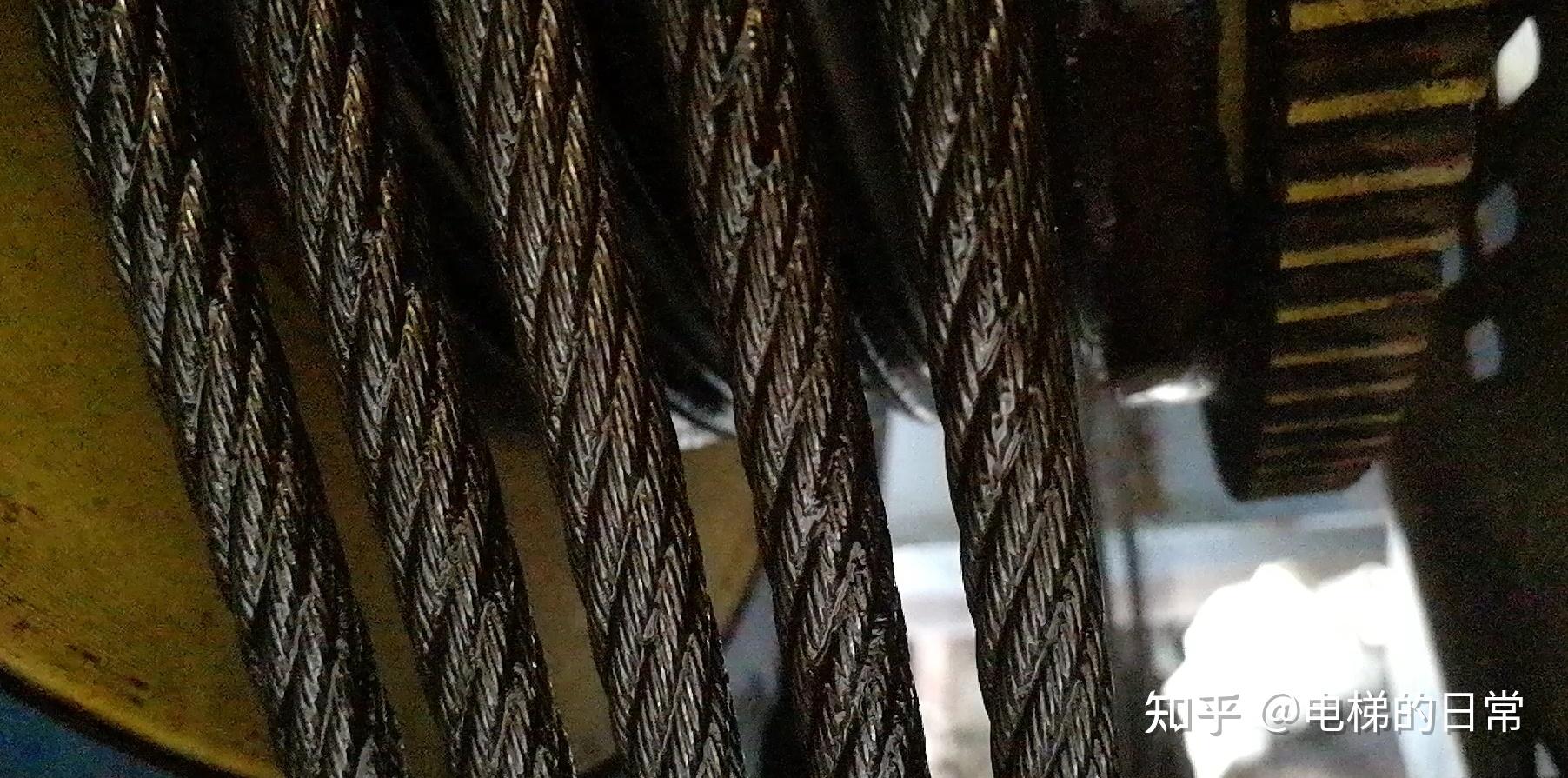 电梯钢丝绳出油严重，更换？ - 知乎