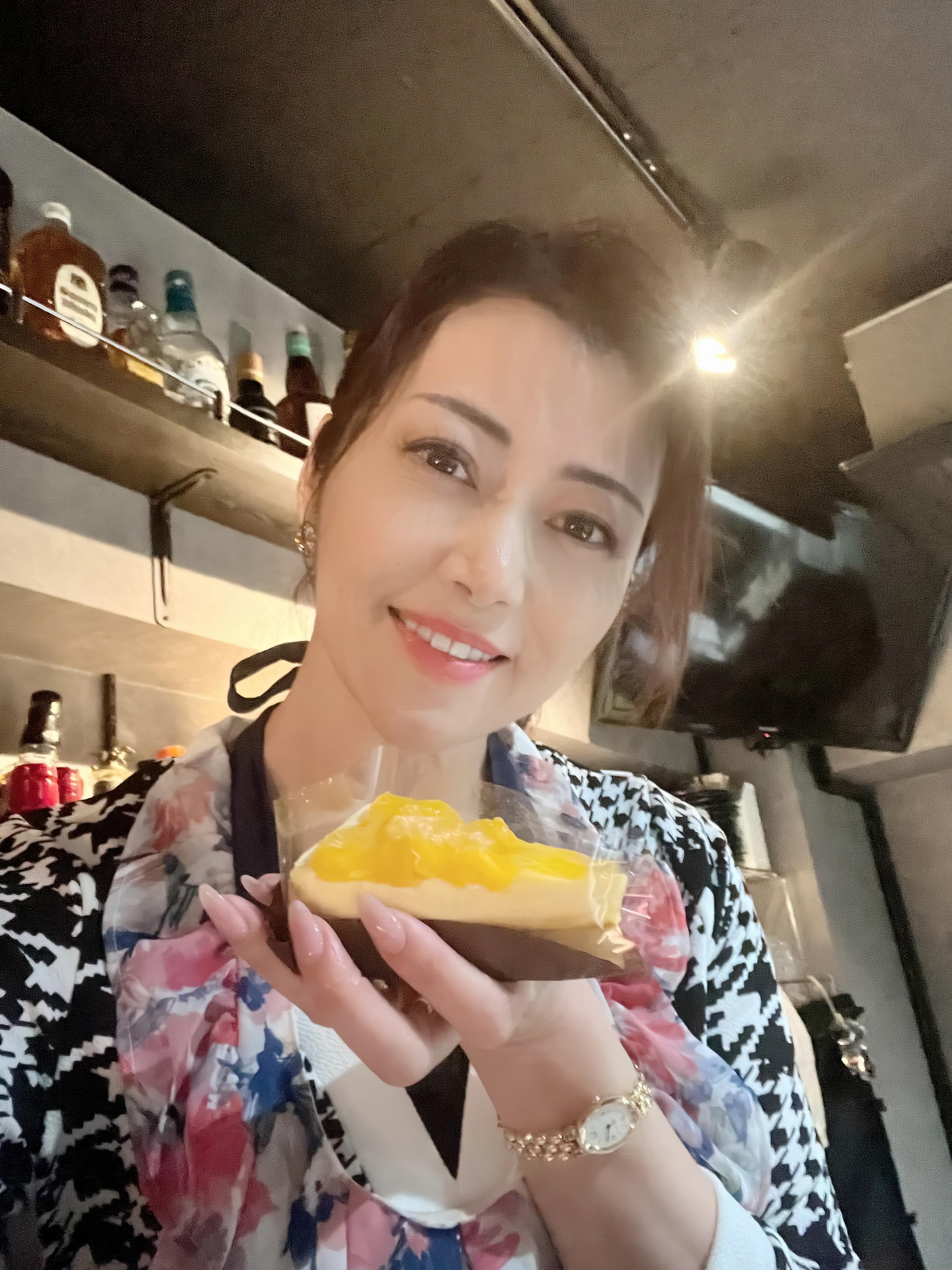 46岁北条麻妃近照，鱼尾纹微显但身材丰韵迷人，优雅贵气丝毫未减 知乎
