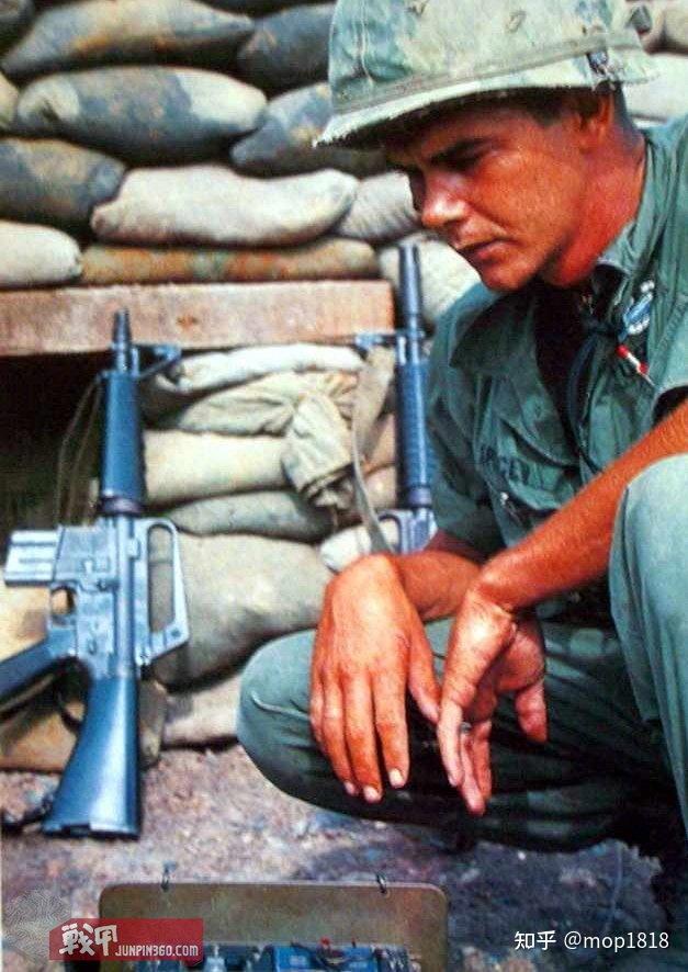 【转载】【战甲网】CAR-15小传——M4之前的M16短步枪 - 知乎