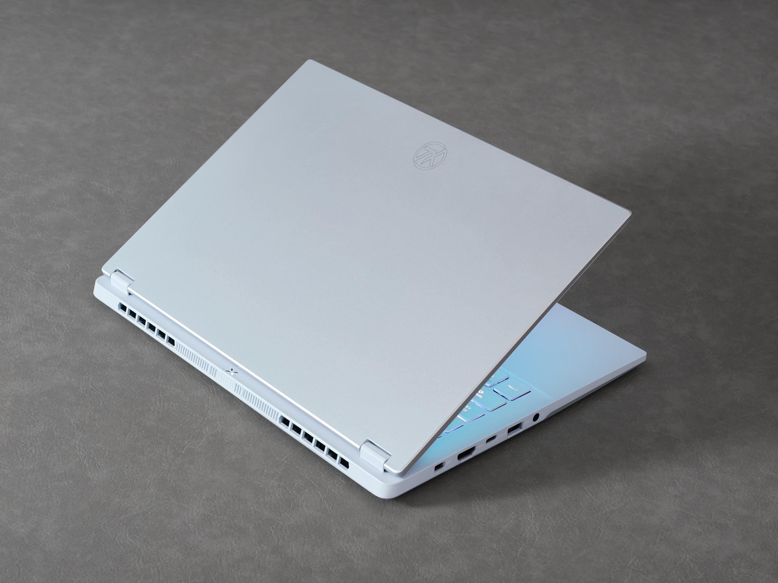 高性能轻薄本新王登基：AMD 锐龙 AI 300 + RTX 5060 的华硕天选 Air 2025