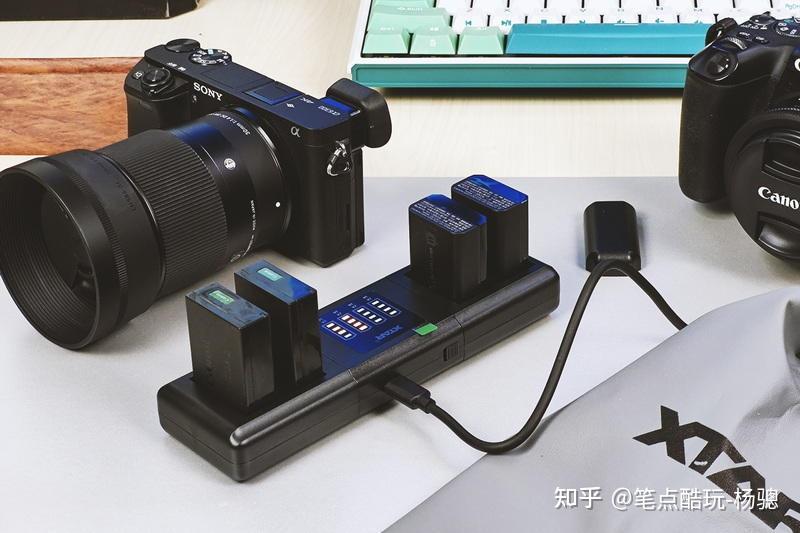 4电同充，单反微单轻松回血！XTAR SN4四槽可拼接相机充电器体验 - 知乎