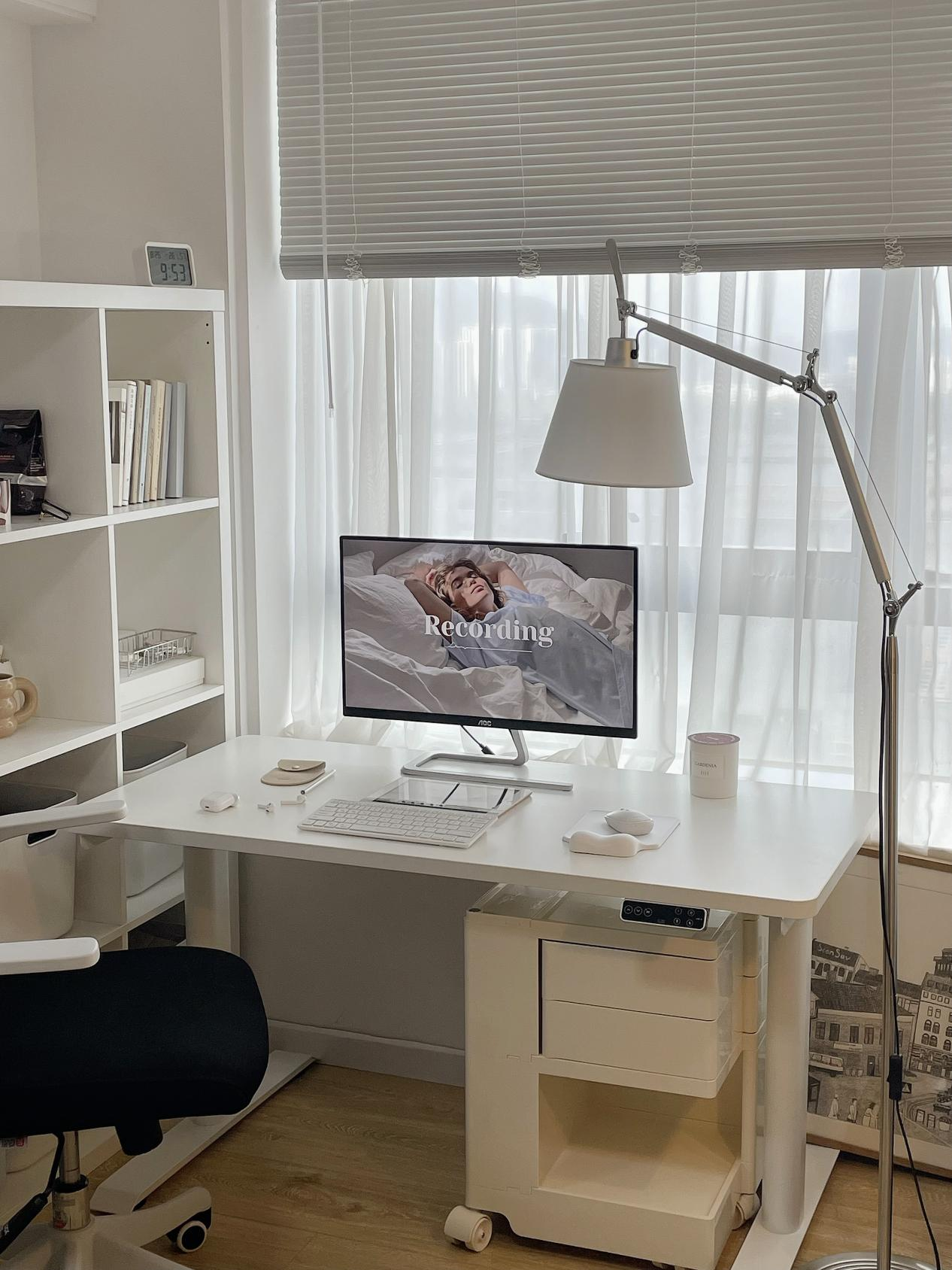 窗边书桌|晒晒我的白色极简ins风桌面设备 - 知乎