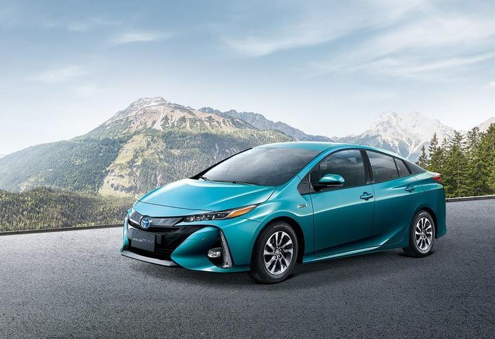 丰田 PRIUS PHV小改款更实用也更亲民 - 知乎