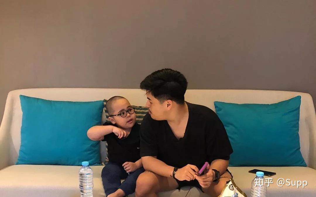 他4岁就成国民偶像，凭借表情包吸300万ins粉，真的可爱炸了！ - 知乎