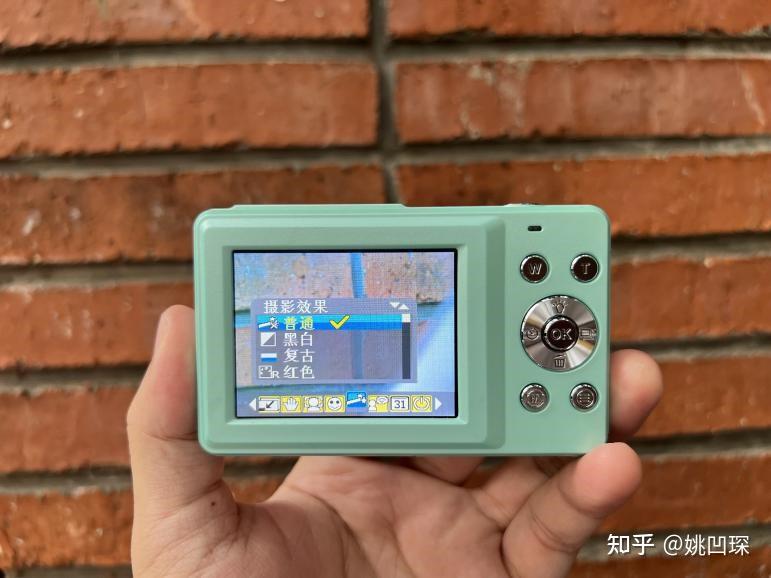 松典DC403相机上手体验：独特时尚造型的4400万像素的入门相机 - 知乎