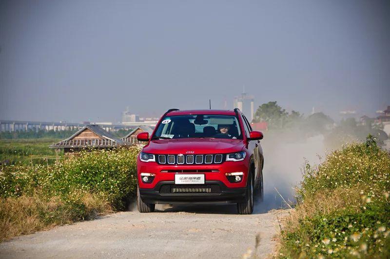 全新Jeep指南者1.4T+9AT+4x4 能否为家用SUV四驱版代言？ - 知乎