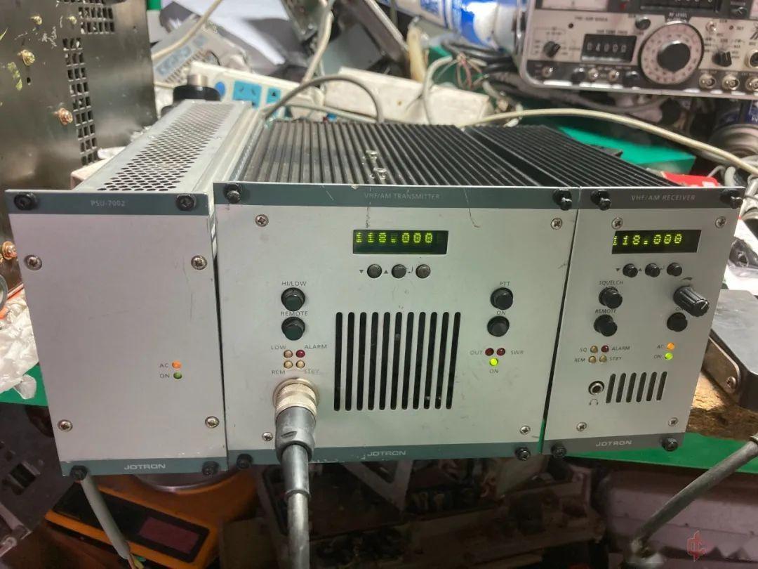 拆一台Jotron航空频段发射机 - 知乎