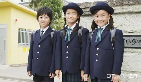 现在小学女生校服都要配白色连裤袜？ 知乎