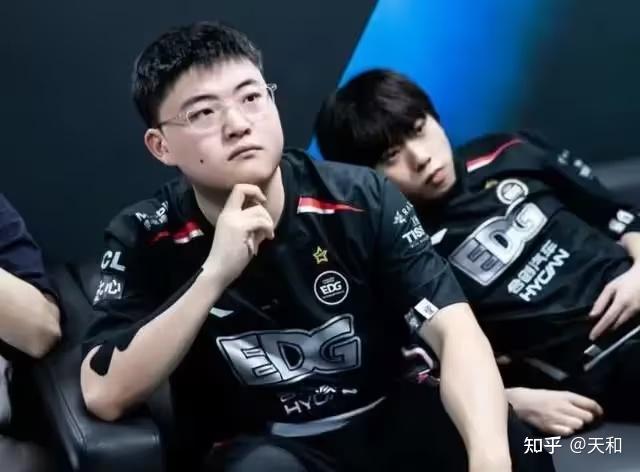 UZI不交闪冲上微博热搜，EDG0:2惨遭WBG人机虐菜，上野辅下一个斩杀谁？ - 知乎