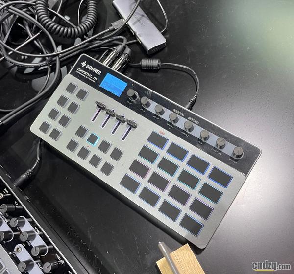 Donner发布基于采样的12通道鼓机：D1 - 知乎