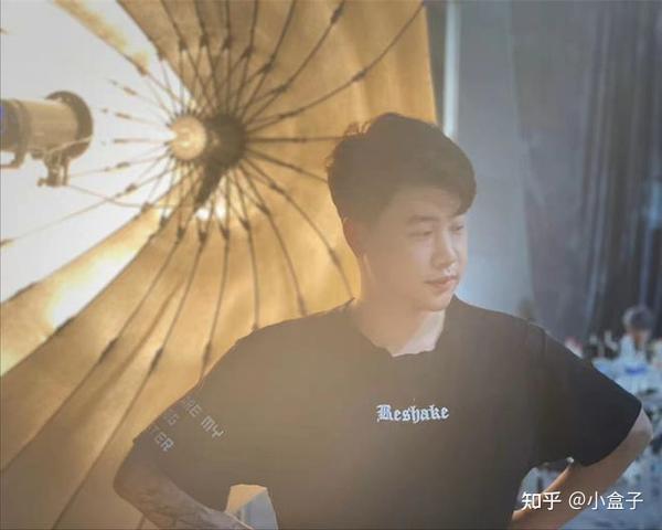 PCL夏季宣传片开始拍摄，4AM王哥出镜，XDD“瘤子”气质难以掩盖 - 知乎