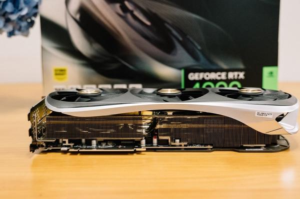 索泰GeForce RTX 4090 AMP Extreme AIRO开箱：圆润霸气 - 知乎