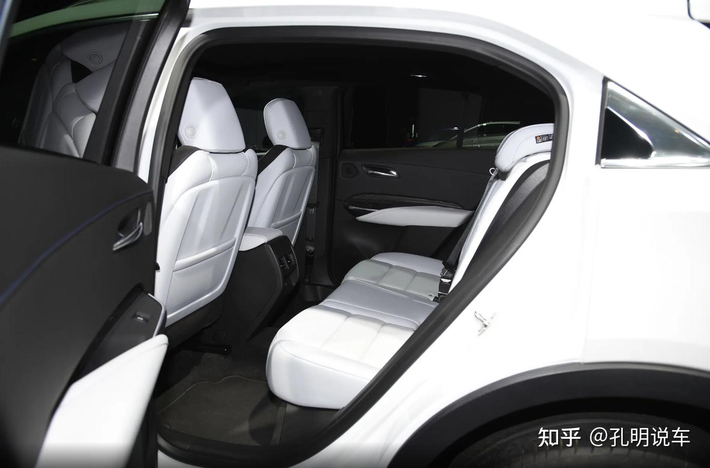 一口价15.99万起，凯迪拉克XT4直接搅局，可惜入门用的1.5T - 知乎