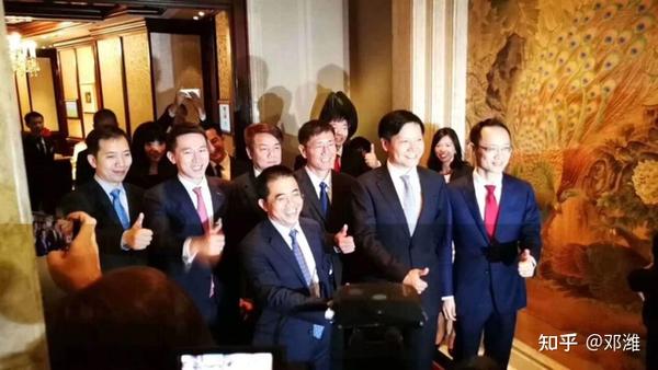 雷军一张高管合照,暴露“老板穿啥,我就穿啥”的潜规则! 知乎